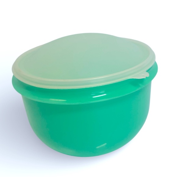 Tupperware | Kitchen | Vintage 98s Classic Green Lettuce Bowl With ...